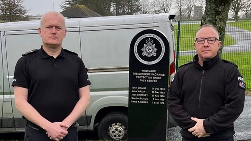 Call for training to identify vulnerable 999 callers on Isle of Man - BBC News