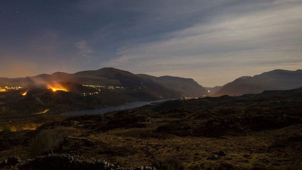 Hillside fire in Snowdonia destroys gorse and woods - BBC News