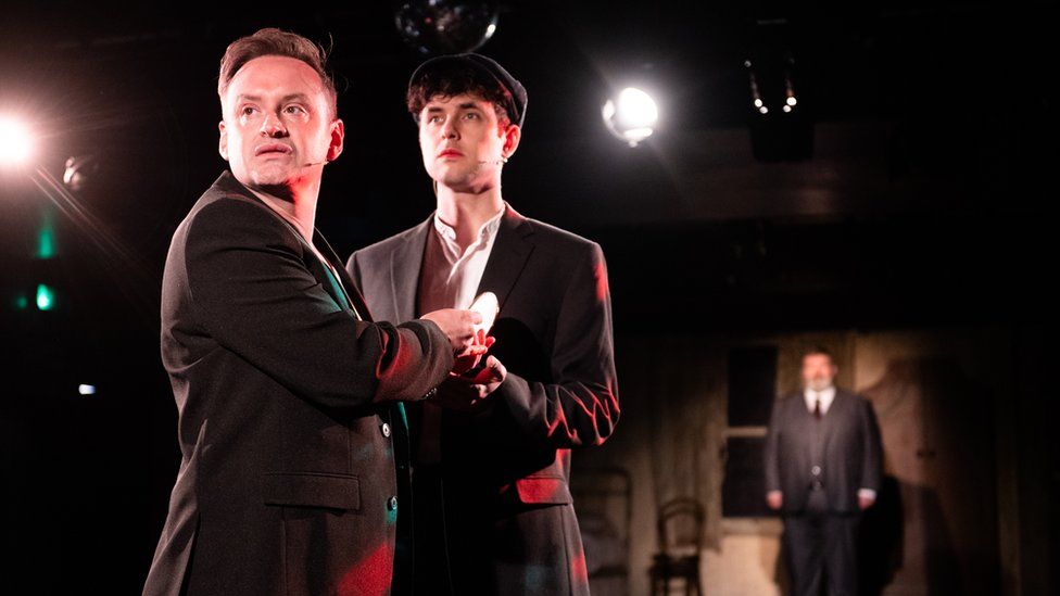 'Peaky Blinders-in-drag' inspire new musical - BBC News