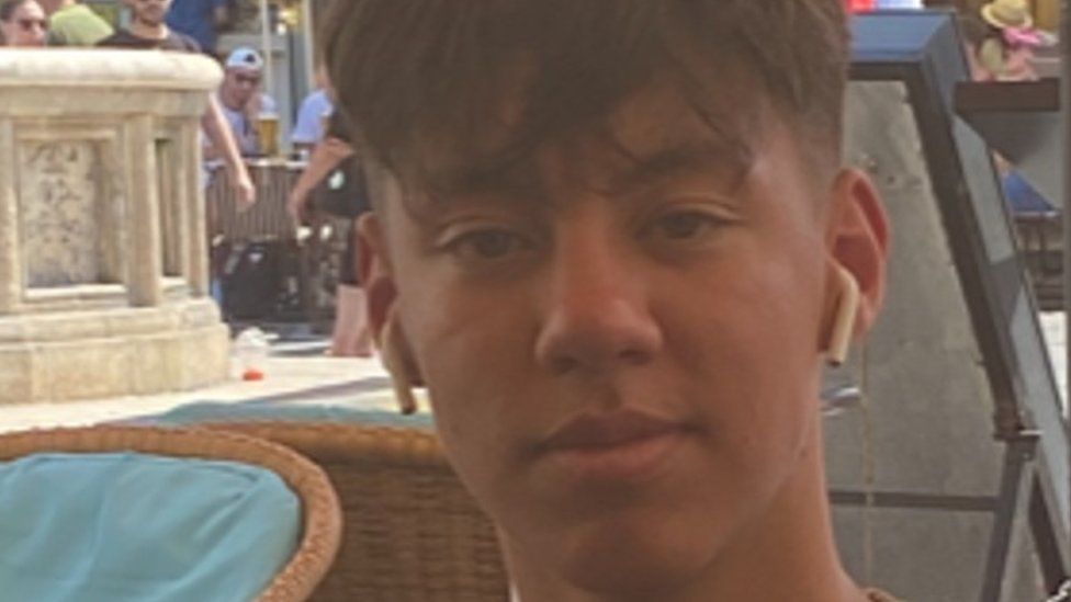 'Cherished' teenager killed in Alrewas crash - BBC News