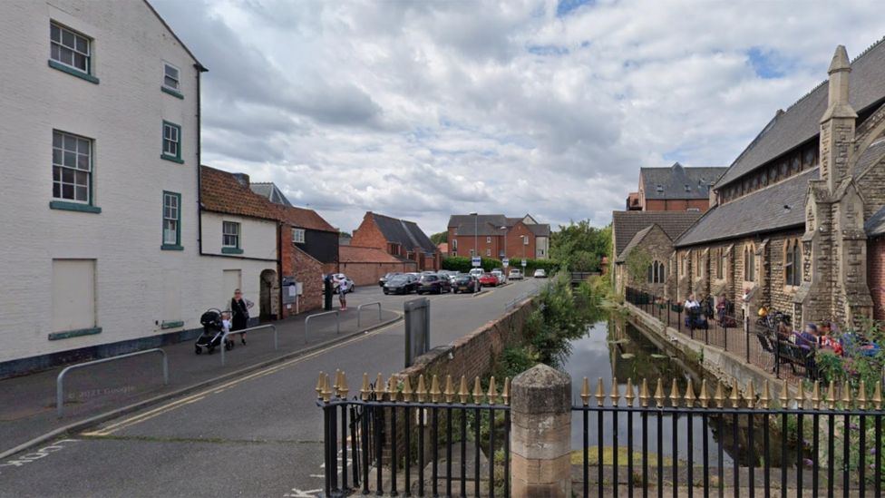 Sleaford Market Place £1m revamp given go ahead - BBC News