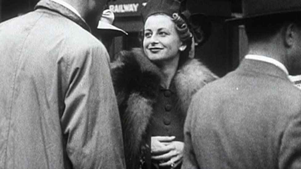 The sultan and the showgirl: A tragic tale of star-crossed love - BBC News