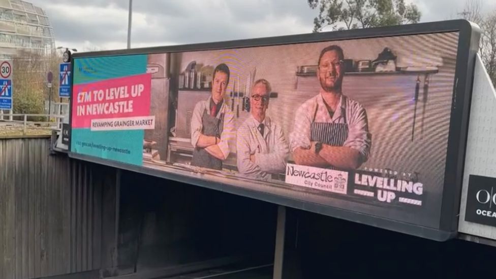 Labour demands to know cost of Levelling Up adverts - BBC News