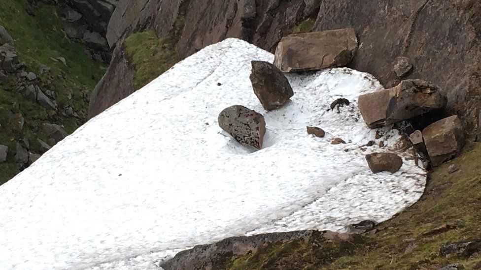 Warning of large loose boulders on Lochnagar as snow melts - BBC News