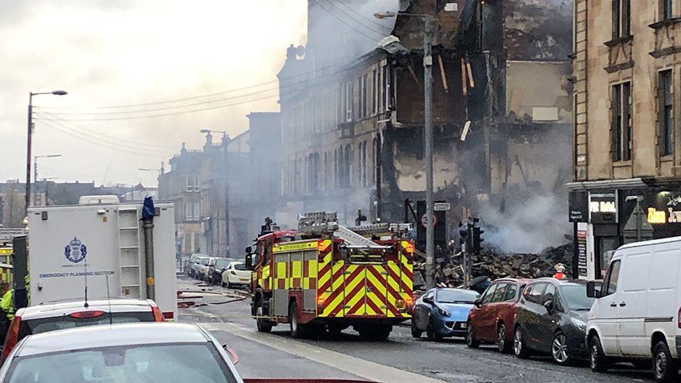 Demolition work begins after Glasgow tenement collapse - BBC News