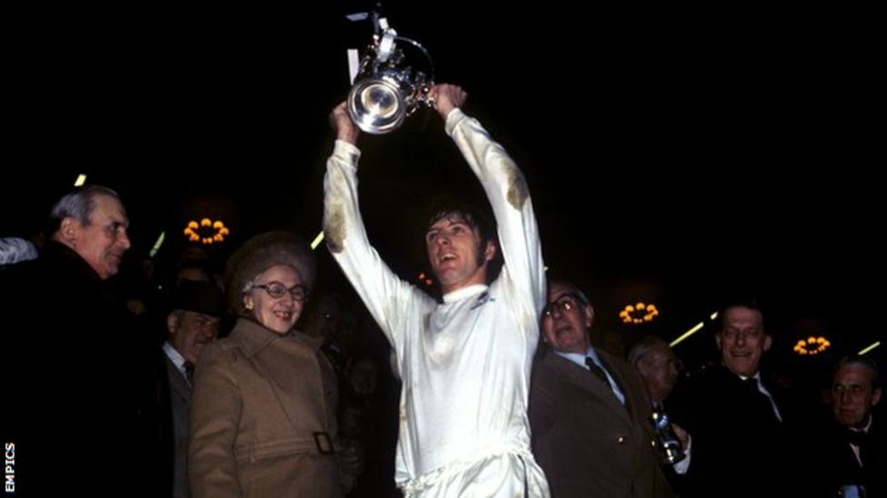 Martin Peters obituary - 'a trailblazer for modern midfielders' - BBC Sport
