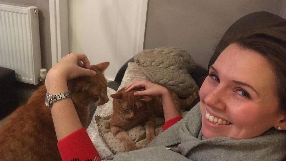 Selma Blair 'inspiring' for talking about MS - BBC News