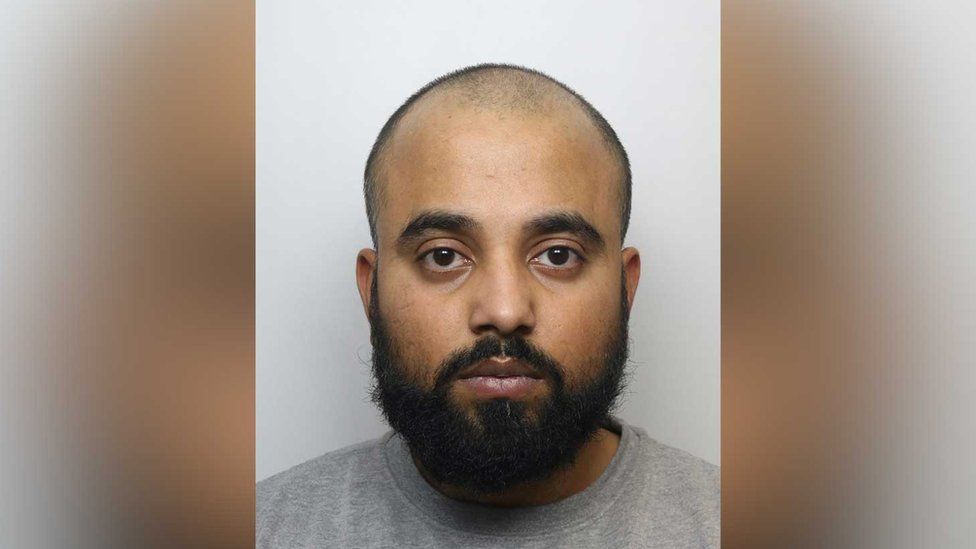 Girl jumped from car pursued by police in Bradford - BBC News