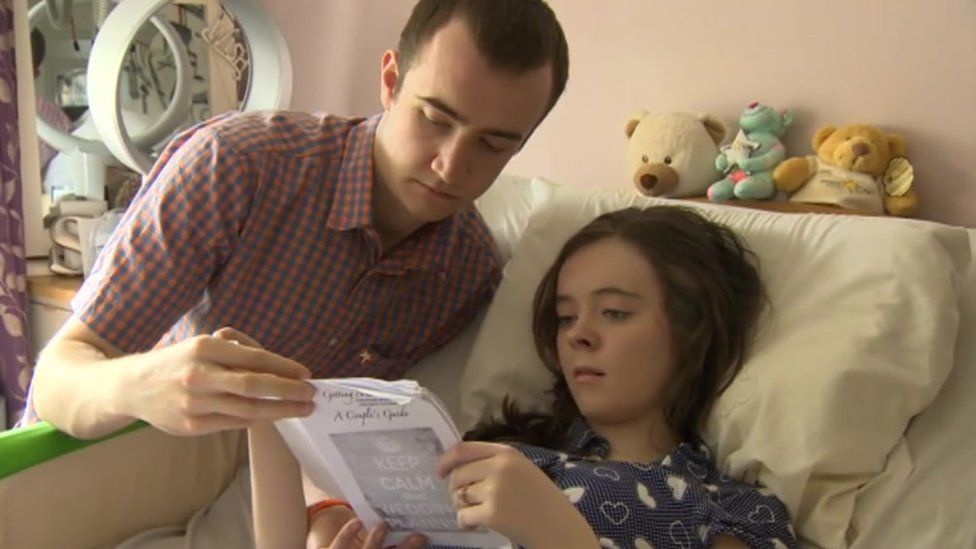 Kent ME sufferer Jessica Taylor determined to walk for wedding - BBC News