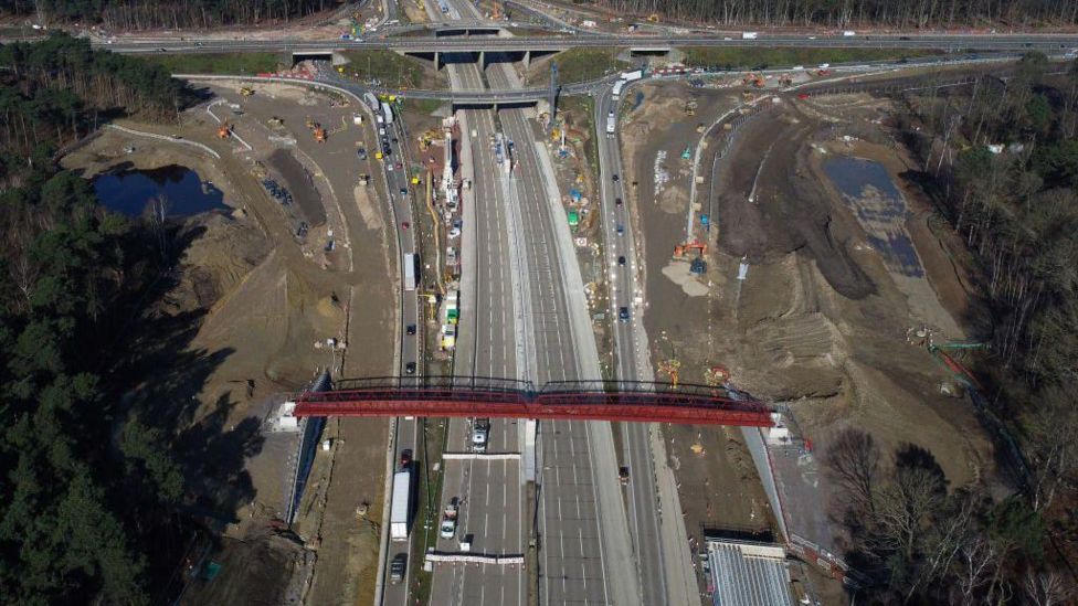 M25 works: Pictures show progress of motorway upgrade - BBC News