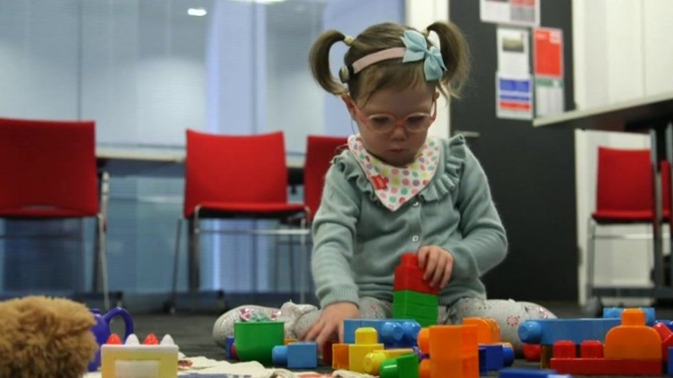 Call to screen newborn babies for 22q genetic condition - BBC News