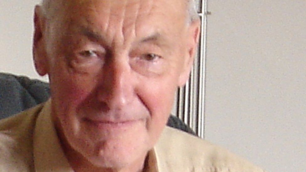 Man, 88, killed in Chicklade crash was 'much-loved' grandfather - BBC News