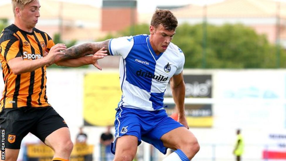 Tom Broadbent: Bristol Rovers sign former Army defender - BBC Sport