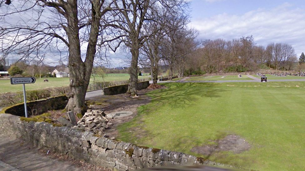 Appeal after 'cold' graveside thefts at Dunipace Cemetery - BBC News