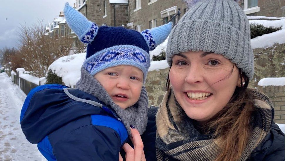 Amber alert for snow after coldest night of winter - BBC News