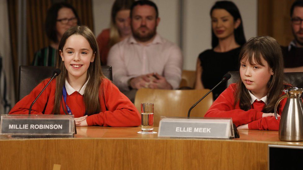 Teenager stepped in to help girl having epileptic fit - BBC News