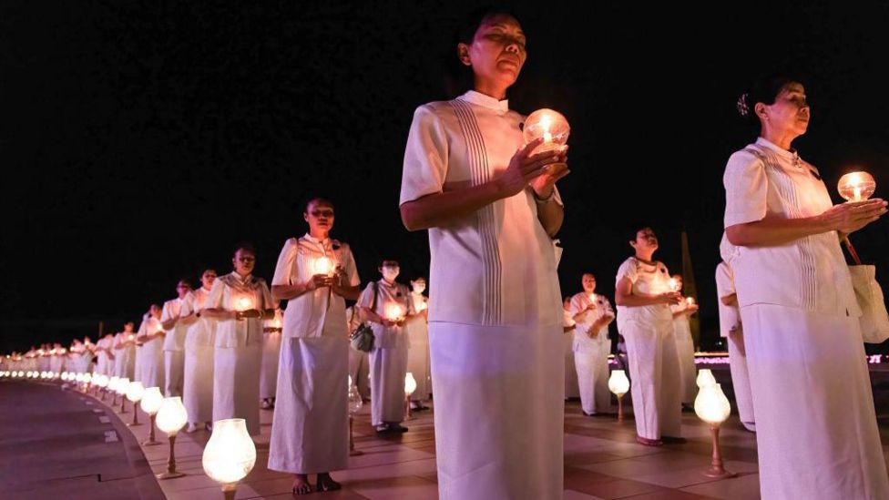 Vesak 2024: Pictures of Buddhist festival from around the world - BBC ...
