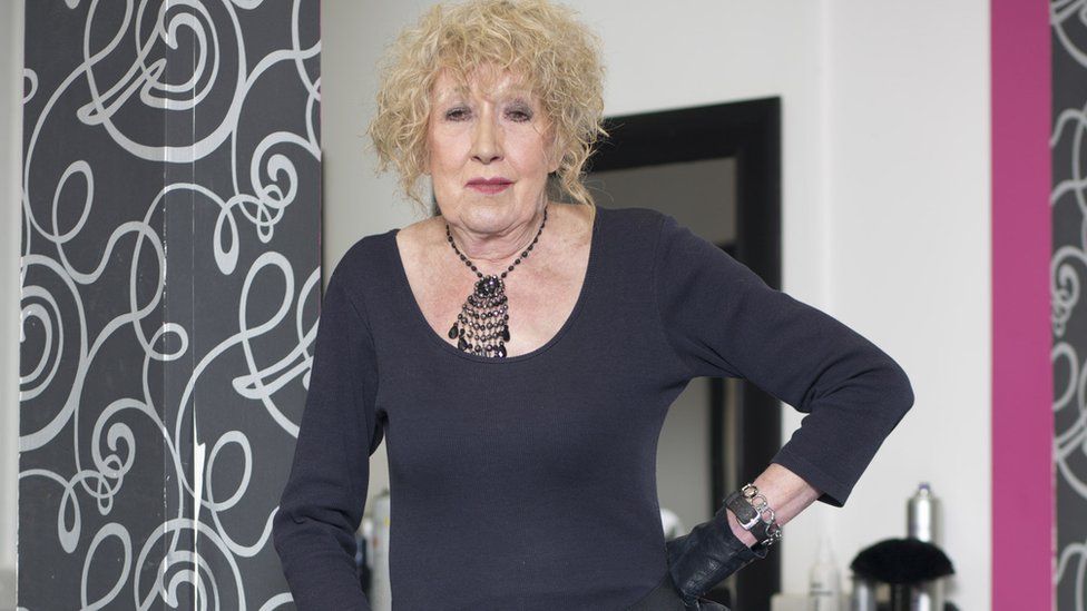 Man in plastic unlawfully killed 'with stone frog' - BBC News