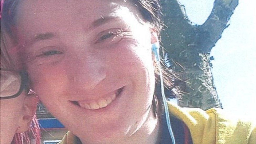 Elizabeth McCann death: Tribute to 'bubbly young lady' - BBC News