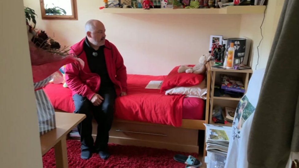 Olly Stephens: Murdered boy's dad slams latest online safety bill delay ...