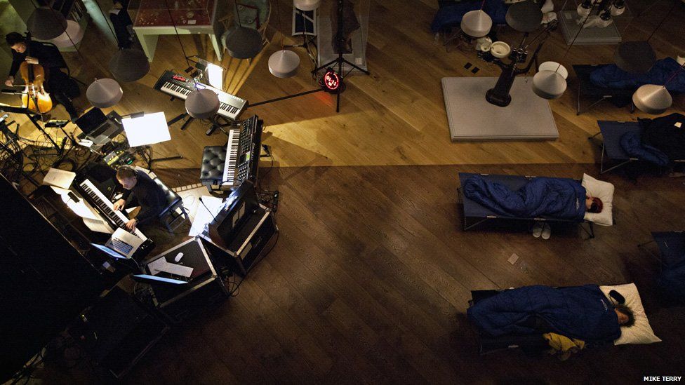 World premiere sends audience to sleep - BBC News