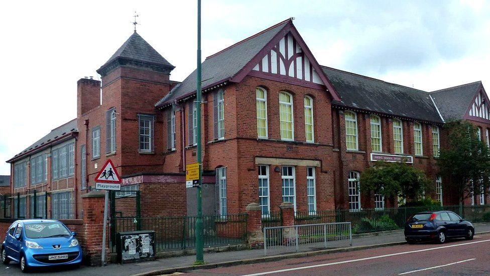 Harding Memorial Primary in east Belfast to be integrated - BBC News
