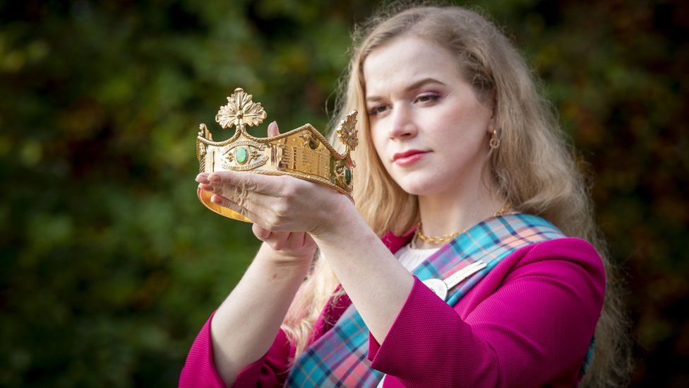 Buchanan clan has first new chieftain in 340 years - BBC News