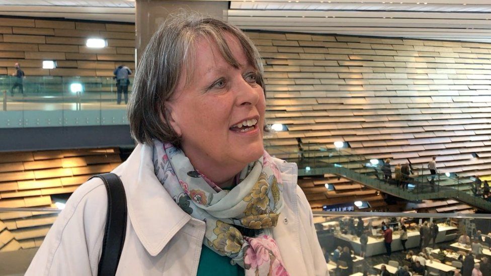 V&A Dundee opens its doors to the world - BBC News