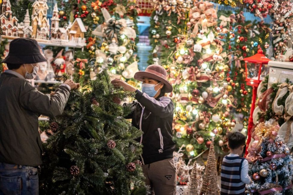 Amazing Christmas trees around the world! - BBC Newsround
