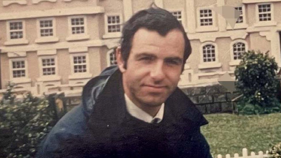 Ex-Berkshire GP sex attacker 'thought victim enjoyed' abuse - BBC News