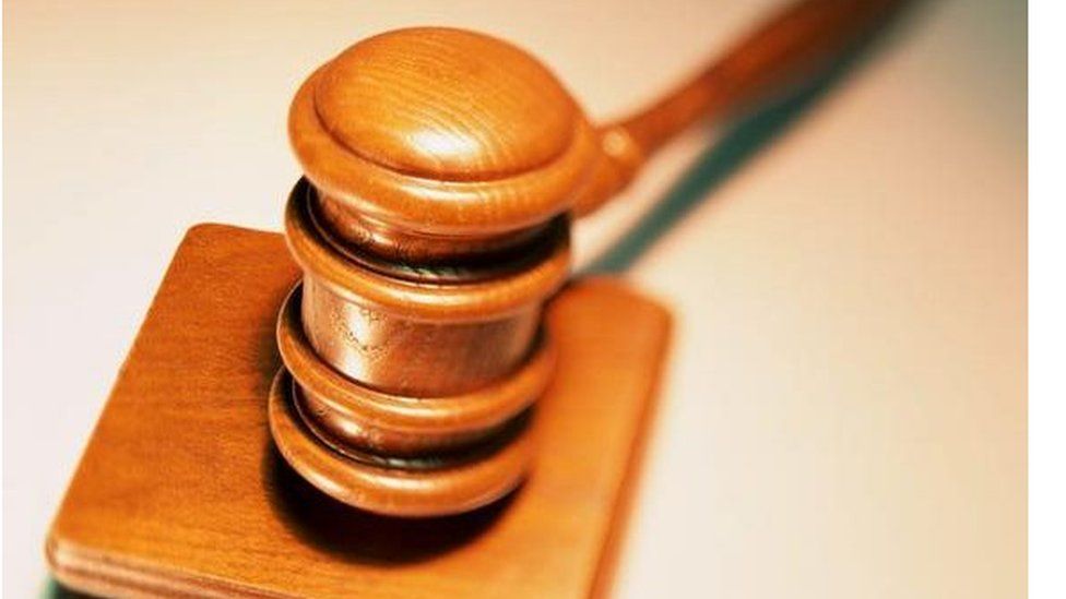 Yahoo 'scanned emails to help FBI hunt terrorists' - BBC News