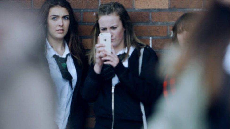 Call to 'overhaul' bullying in schools across Wales - BBC News