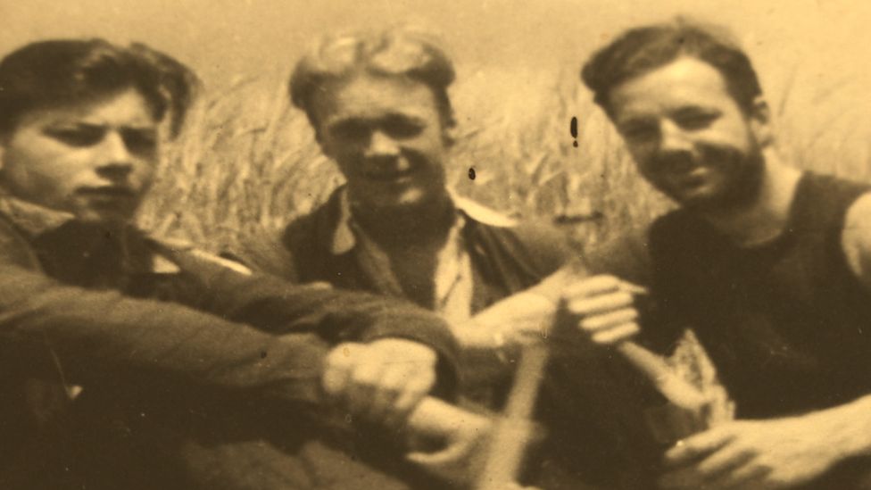 Guy Hamilton: The James Bond director who went undercover in WW2 - BBC News