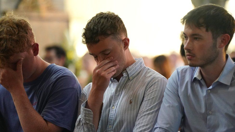 Nottingham: Students speak of grief after pair killed in city - BBC News