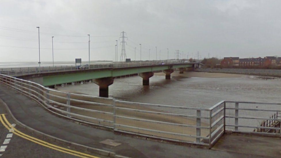Children spotted 'risking their lives' on Loughor Bridge - BBC News