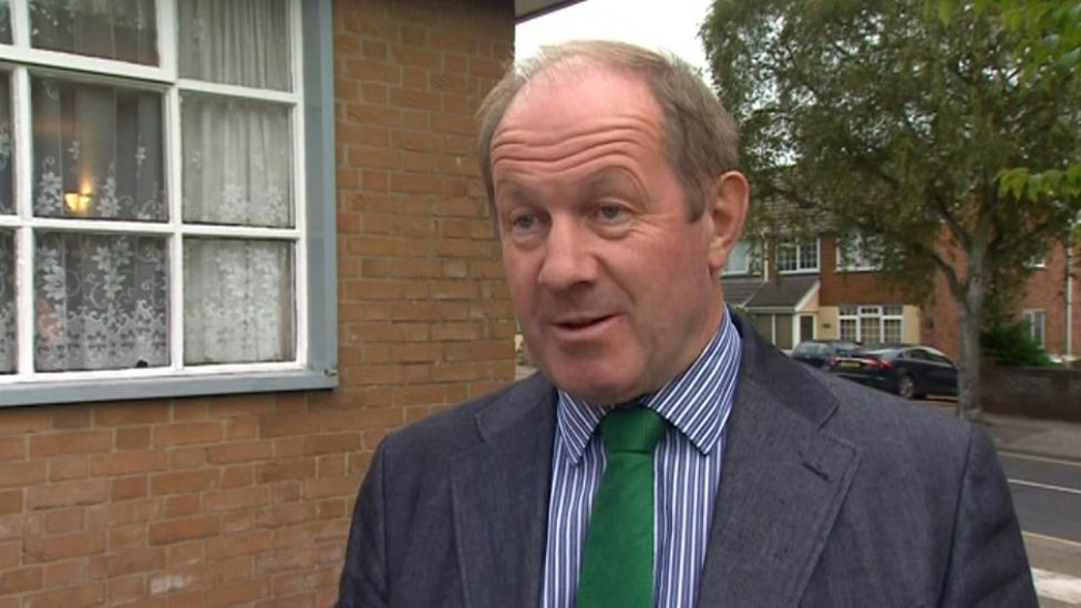 Suffolk volunteers to become 'eyes and ears' for police - BBC News