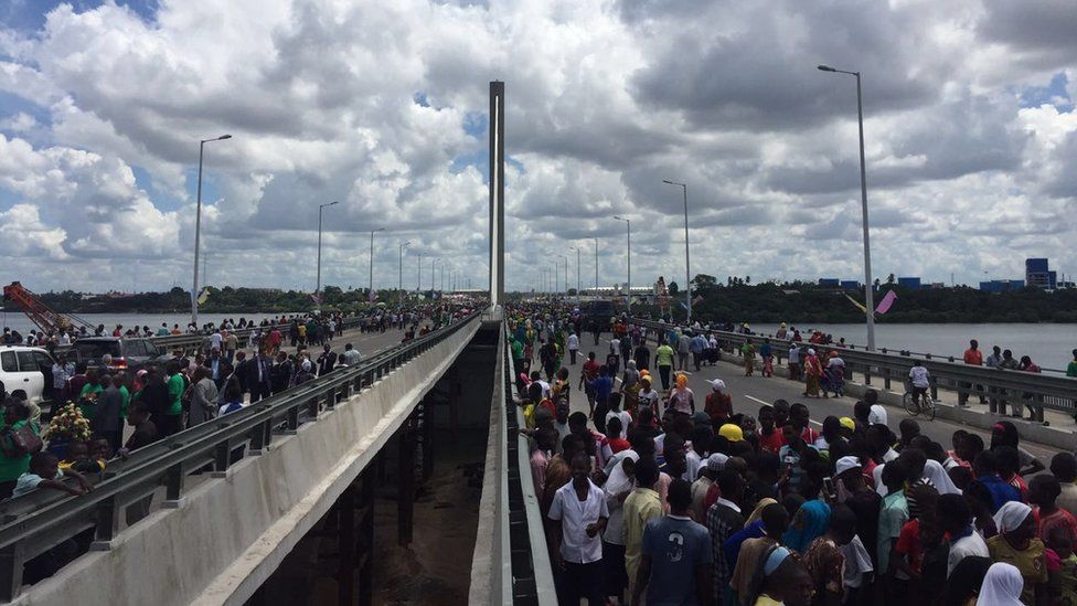 Tanzania bridge 'liberates commuters' in Dar es Salaam - BBC News