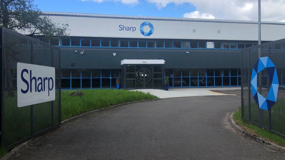 Covid: Hundreds of Rhymney jobs to produce rapid-flow tests - BBC News