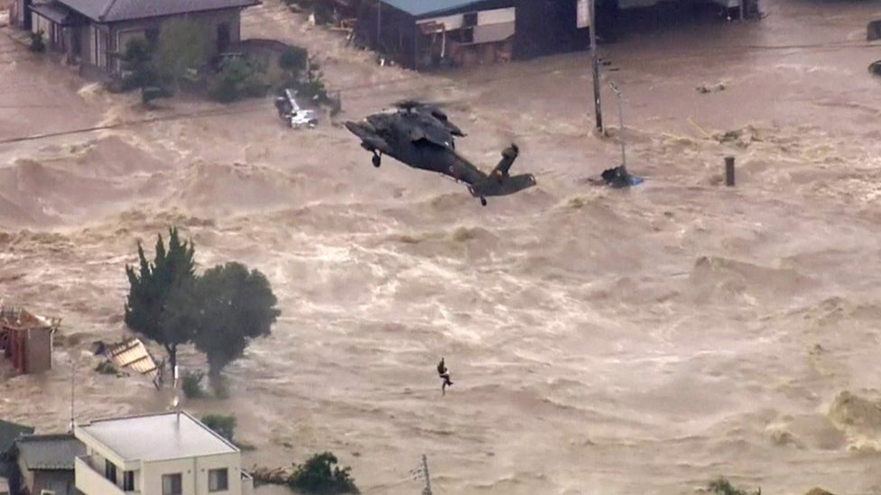 Japan floods: Witnesses tell of fleeing rising waters - BBC News