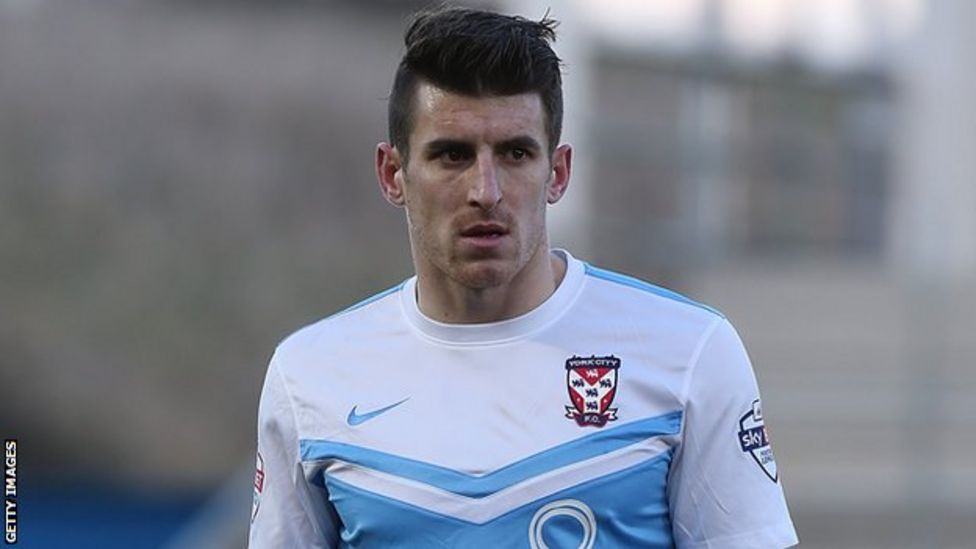 Michael Coulson: St Johnstone to sign York City winger - BBC Sport