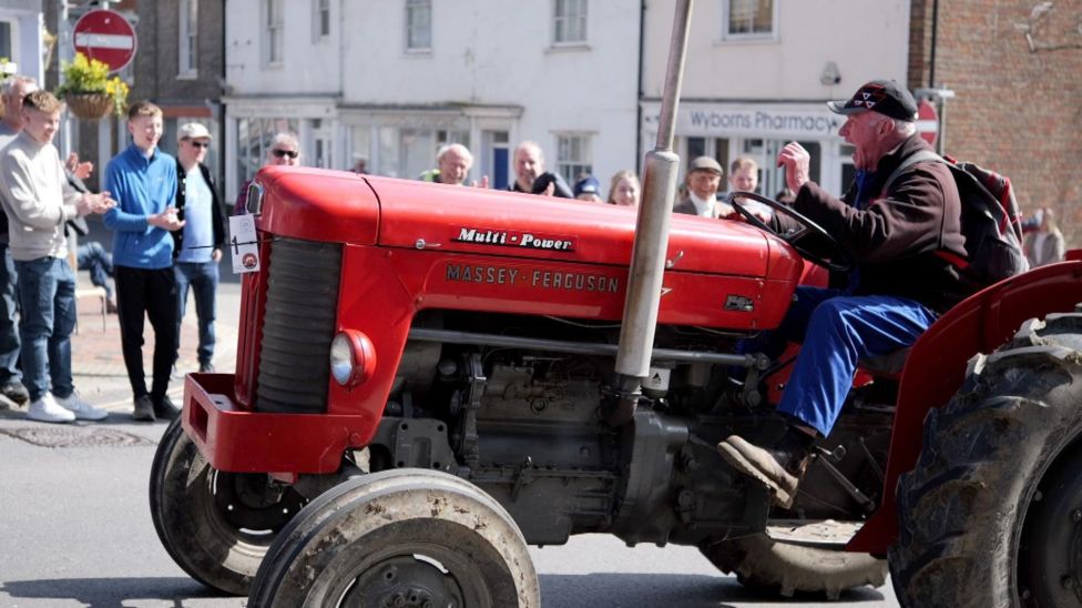 East Sussex hosts National Vintage Tractor Road Run - BBC News