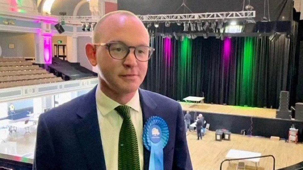 Lancashire: Labour make huge gains as Conservative vote crumbles - BBC News