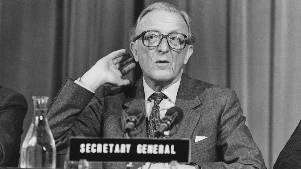 Lord Carrington, former foreign secretary, dies aged 99 - BBC News