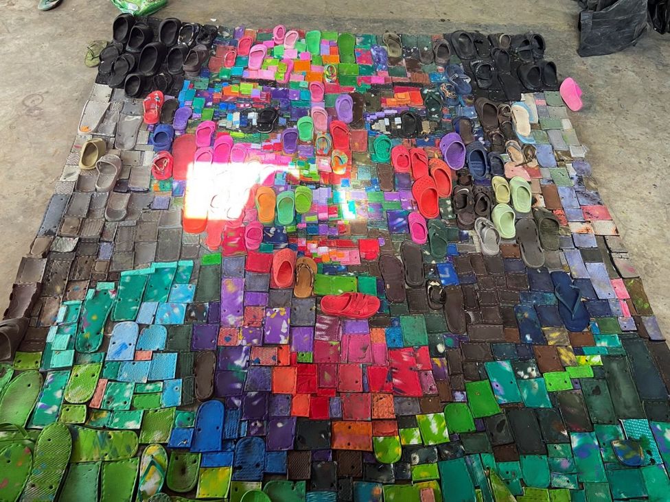The Nigerian artist turning discarded flip-flops into artwork! - BBC ...