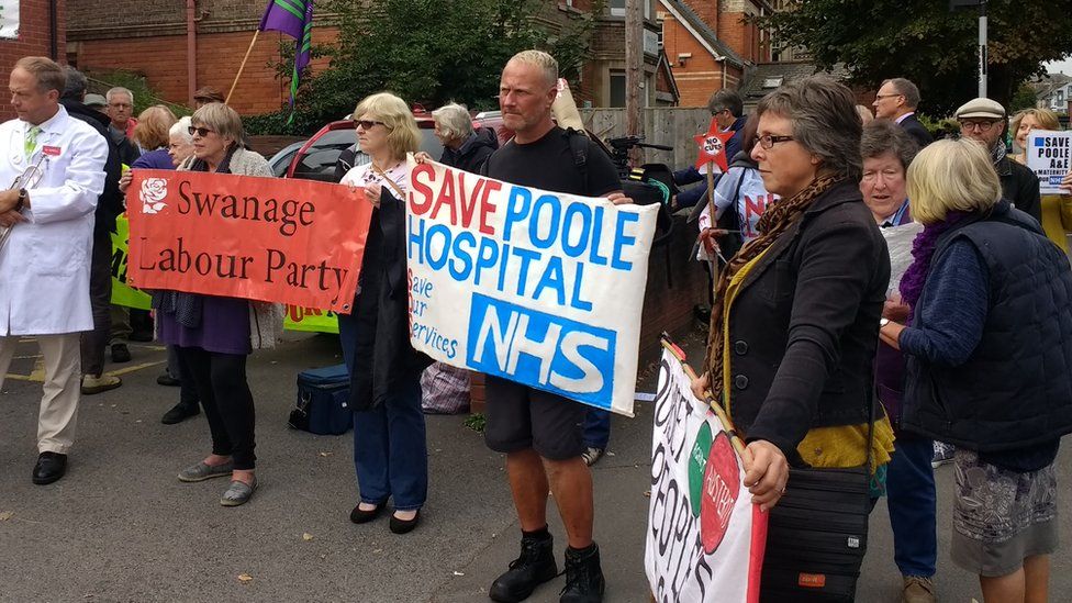 Dorset NHS hospital shake-up agreed - BBC News