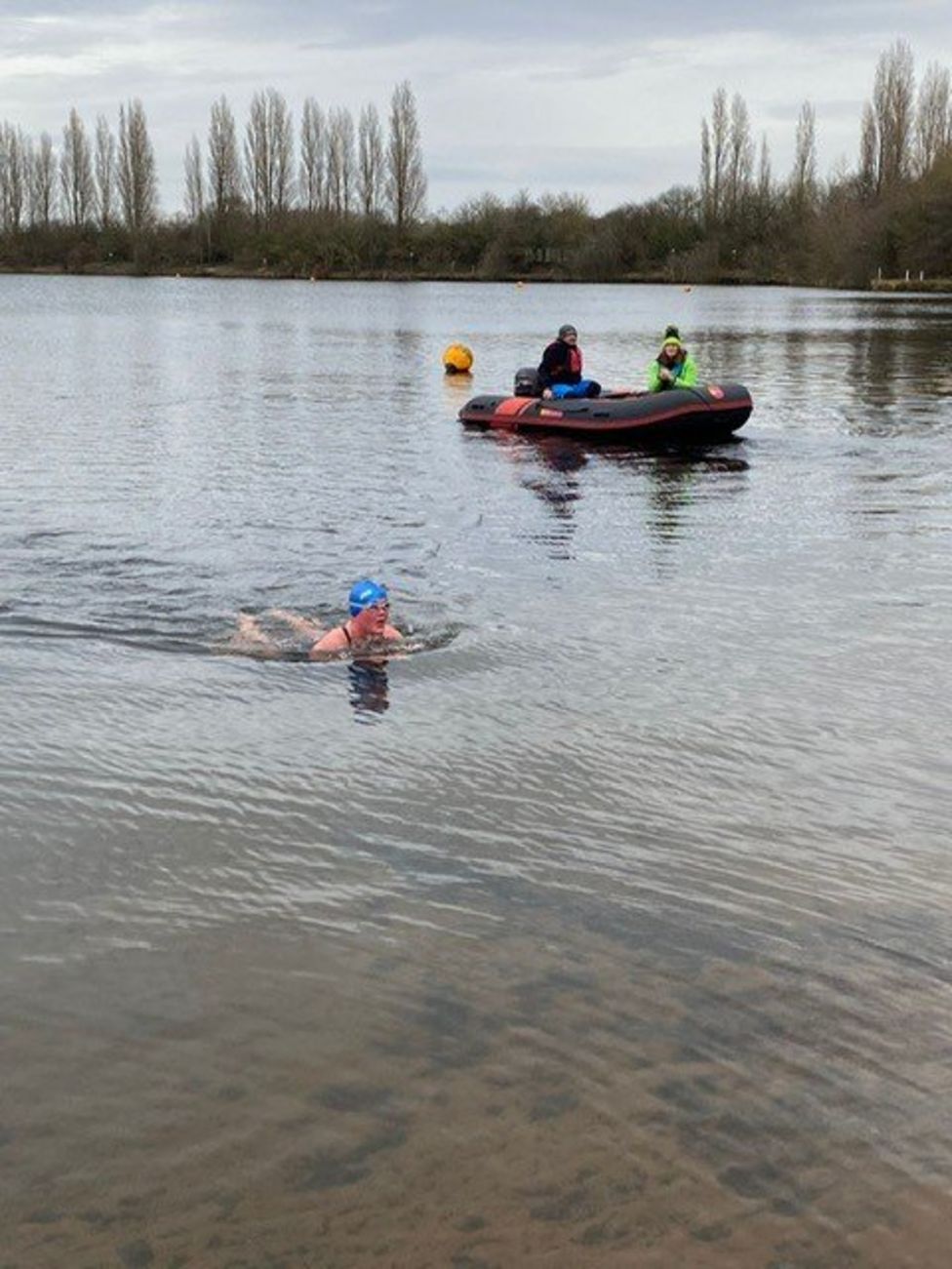 Nofio milltir rhew: ''Oedd o'n her' - BBC Cymru Fyw