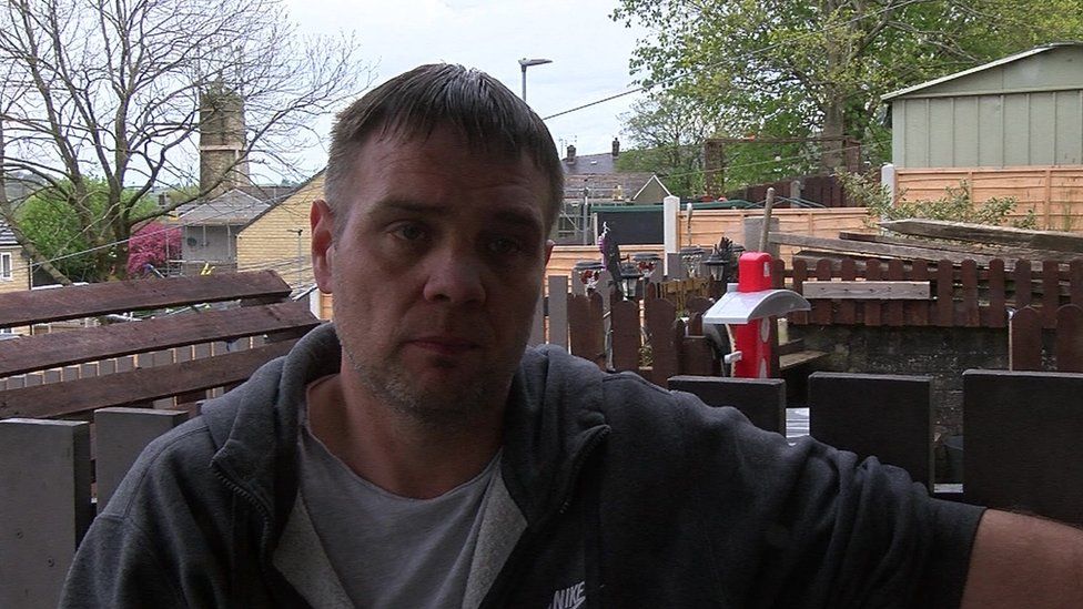 Susan Waring: Family raise funds for murdered mum's tribute - BBC News