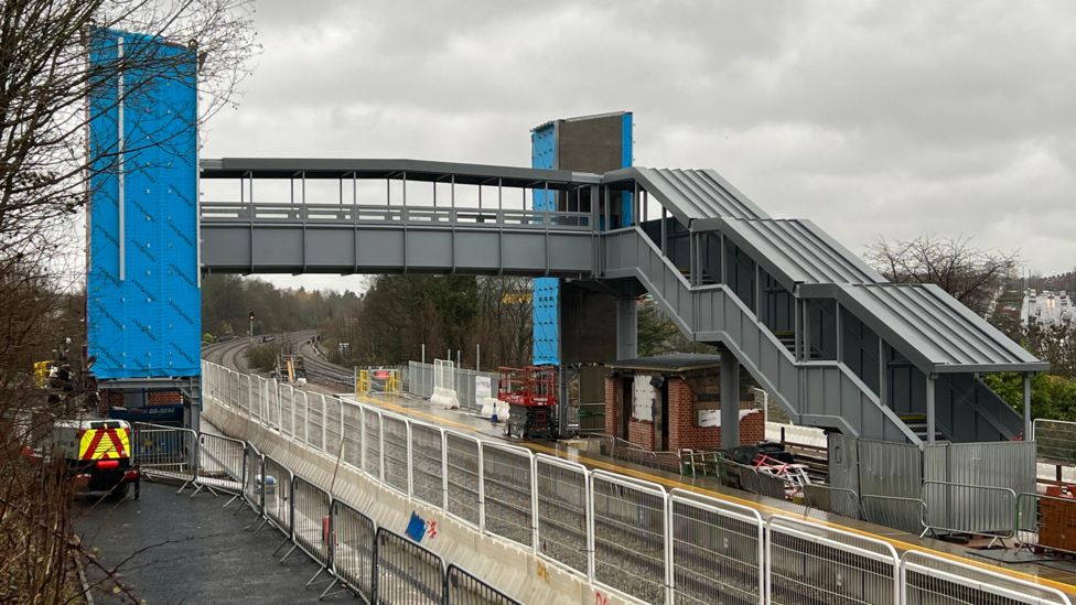 North Filton and Henbury stations hit with fresh delays - BBC News