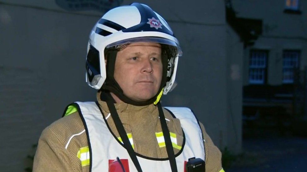 Wareham Forest: Large fire breaks out at beauty spot - BBC News