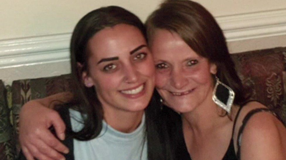 Michelle Hanson murder: Family still in the dark a year later - BBC News